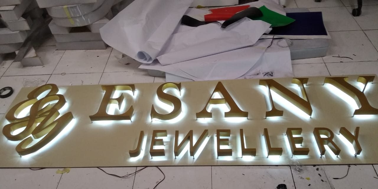 Neon Box Huruf Timbul: Kombinasi Pencahayaan Neon Dan Huruf Timbul ...